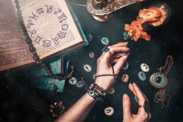 15 Powerful Types of Psychic Readings to help you discover your soul ...